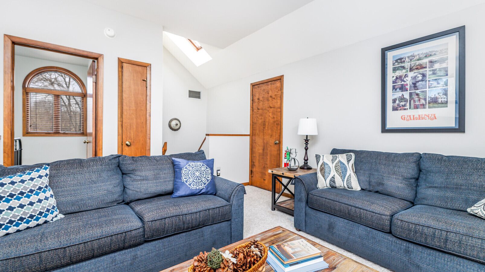 3br, 3ba Townhome W/ Sunporch + Fireplace - Illinois