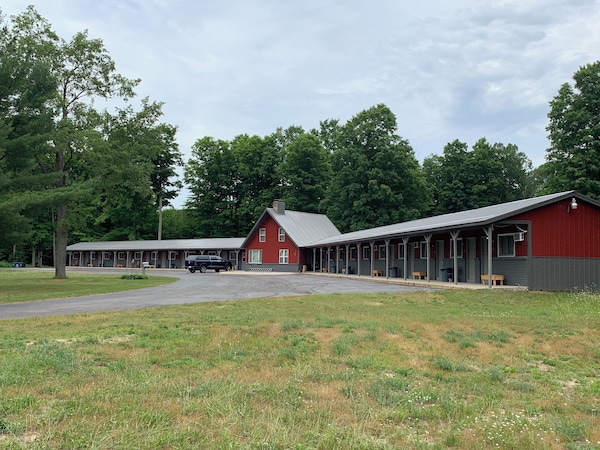 Mountain Valley Lodge & Campground - Bear Lake, MI