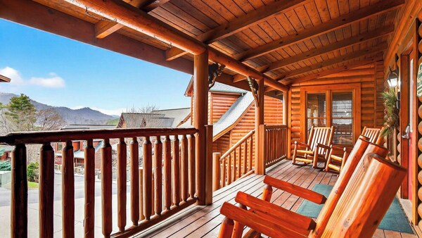 Hot Tub, Game Room & Prime Pigeon Forge Location Big Bear Ridge By Avantstay - Pigeon Forge, TN