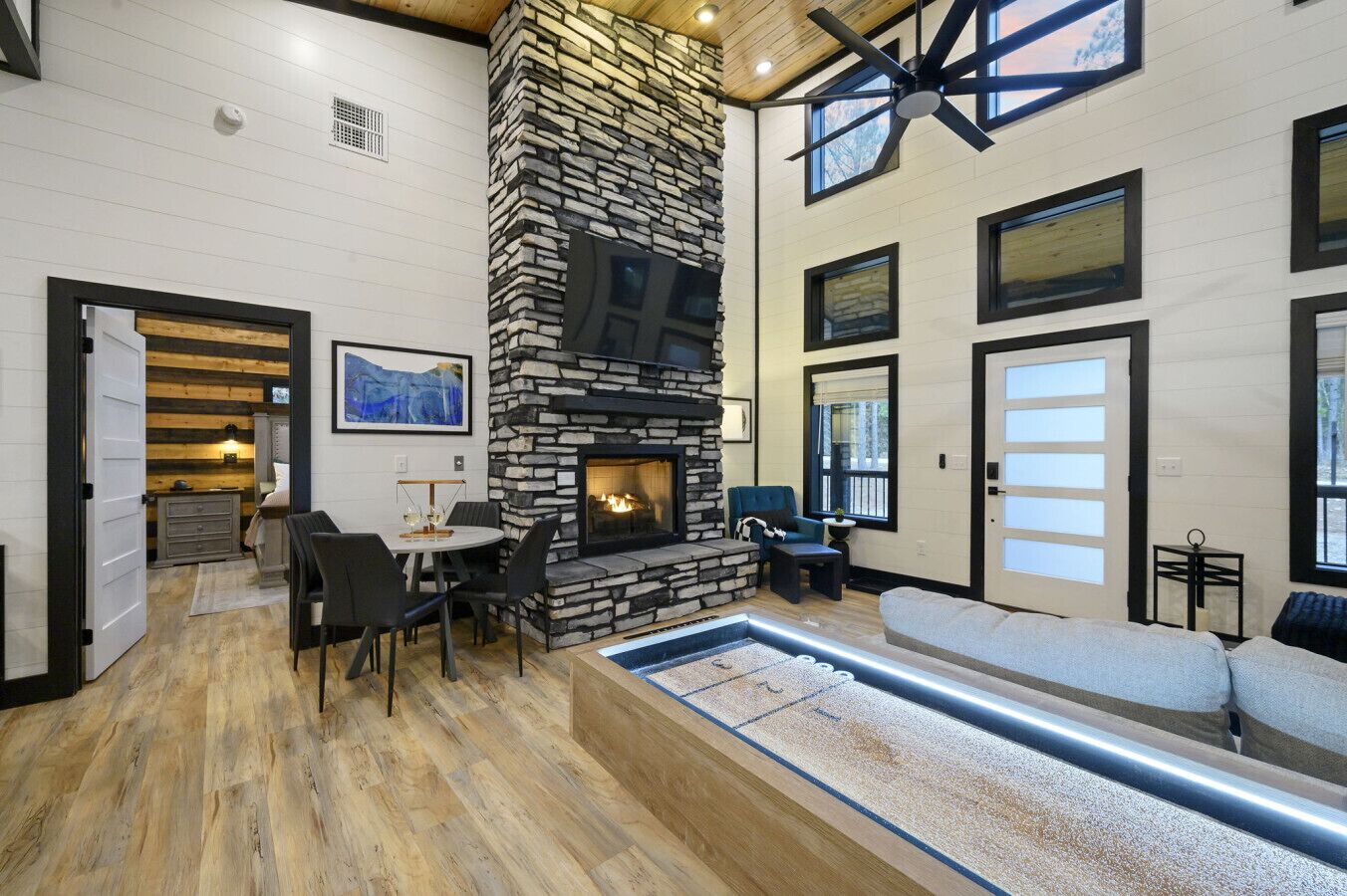 The Gallery In The Pines - Hochatown, OK