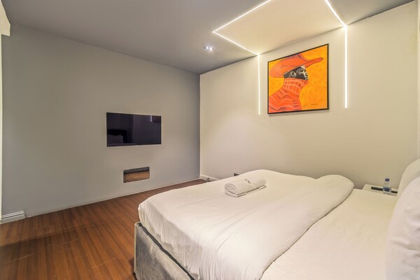 Avenue Montaigne - Lagos, Nigeria