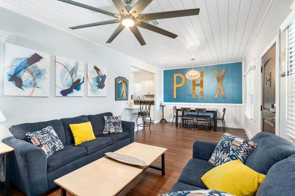 Centra Phoenix House Kingbed - Phoenix, AZ