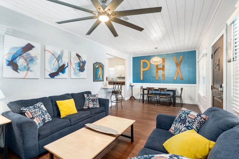 Centra Phoenix House Kingbed - Phoenix, AZ