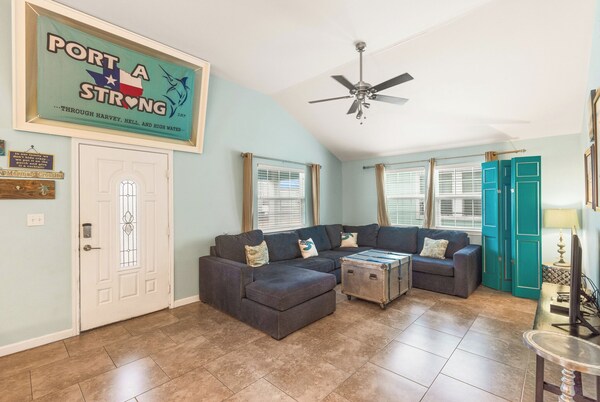 Boogie Board Bungalow - Pet Friendly! Private Pool! - Port Aransas, TX
