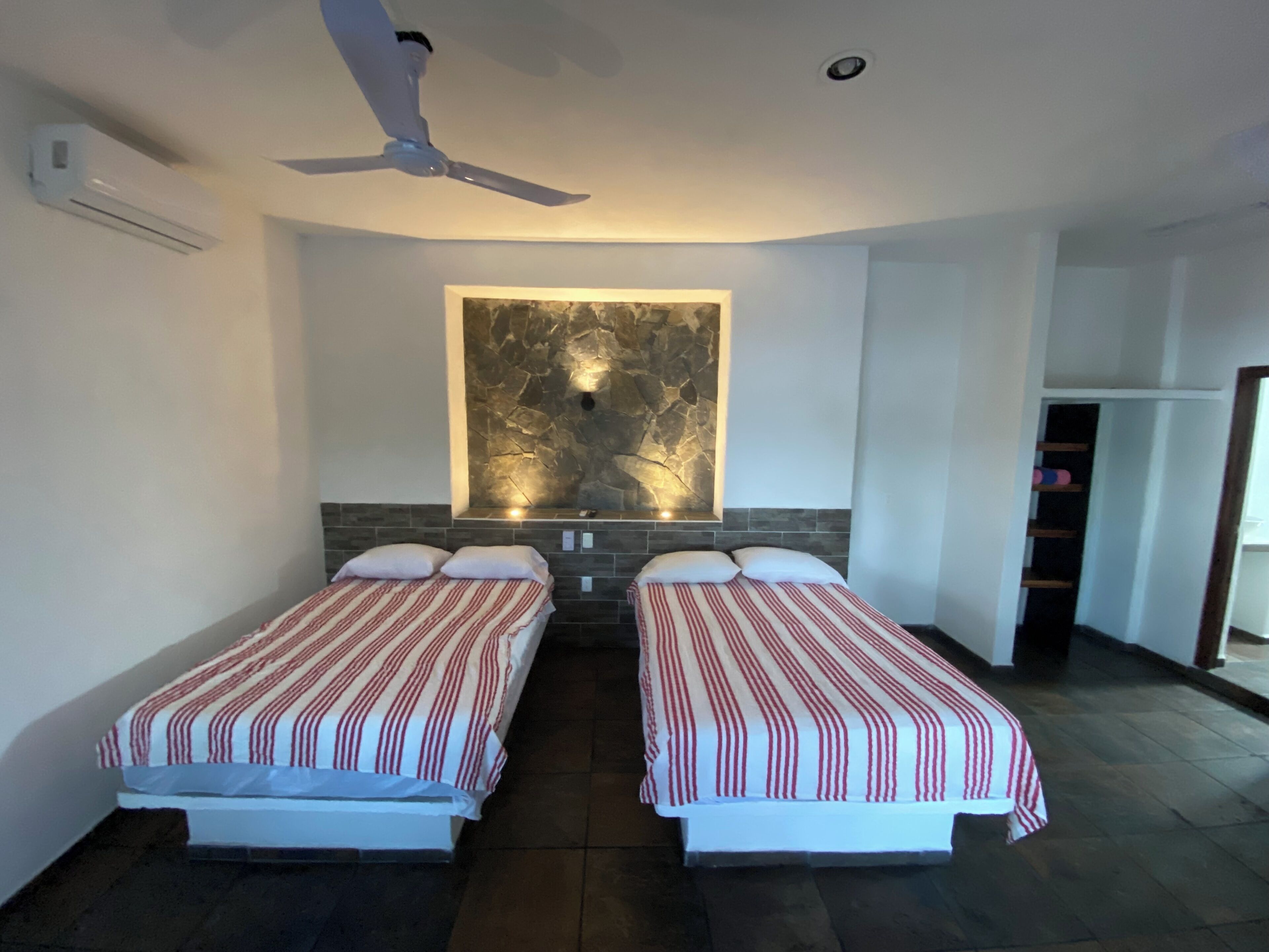 Costa Ayala Suite 8 With 2 Dbl Bed And 1 Sofa, All Basics, 2 Blocks From Beach - Los Ayala