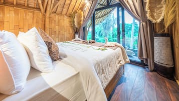 Dúplex Romântico, piscina privativa, vista para o parque | Roupa de alta qualidade, minibar, cofre no quarto, secretária