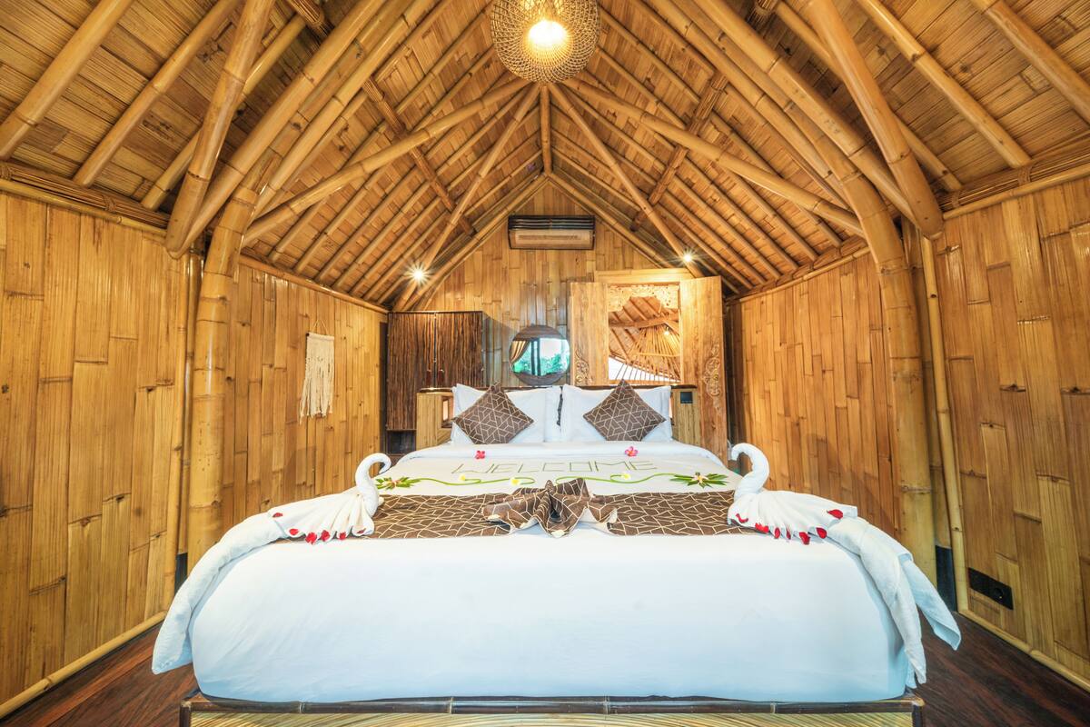 Dúplex Romântico, piscina privativa, vista para o parque | Cofre no quarto, secretária