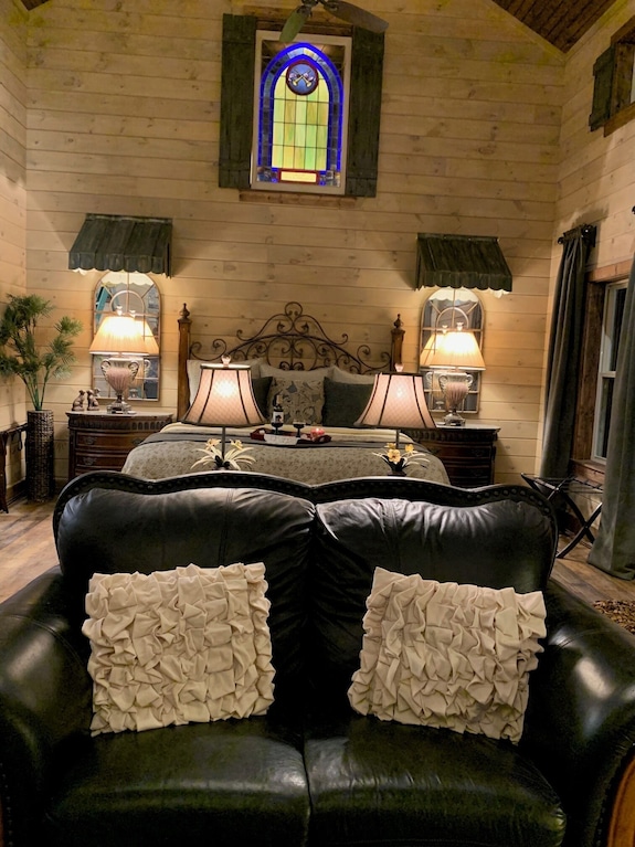 The Pond Retreat! 5-star Wildlife Oasis Escape - Fredericksburg, TX