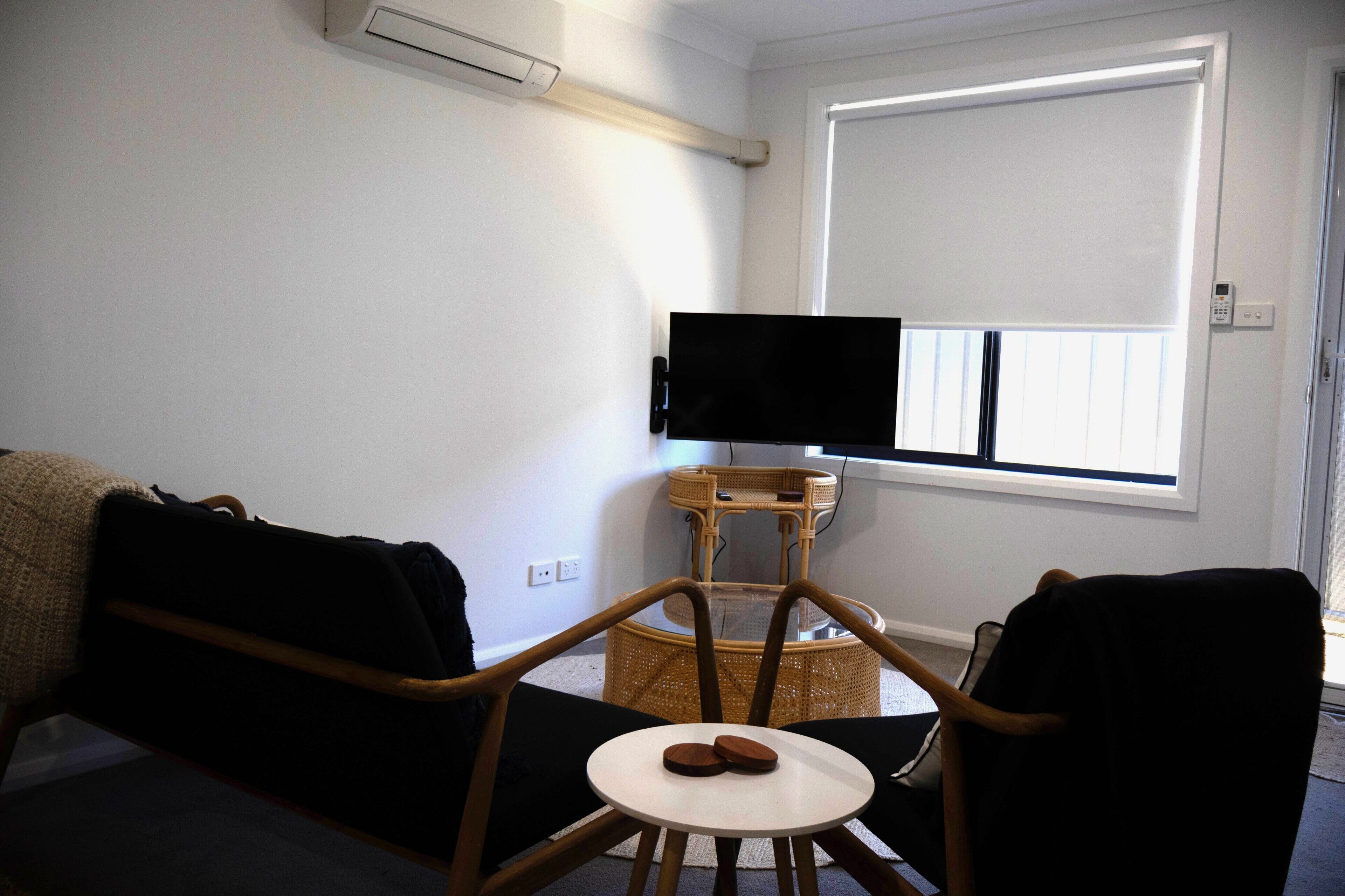 The Quarters #2 Centrally Located Modern 2 Bed Unit Featuring Stylish Decor - Tamworth