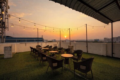 Fabhotel Lake View Castle