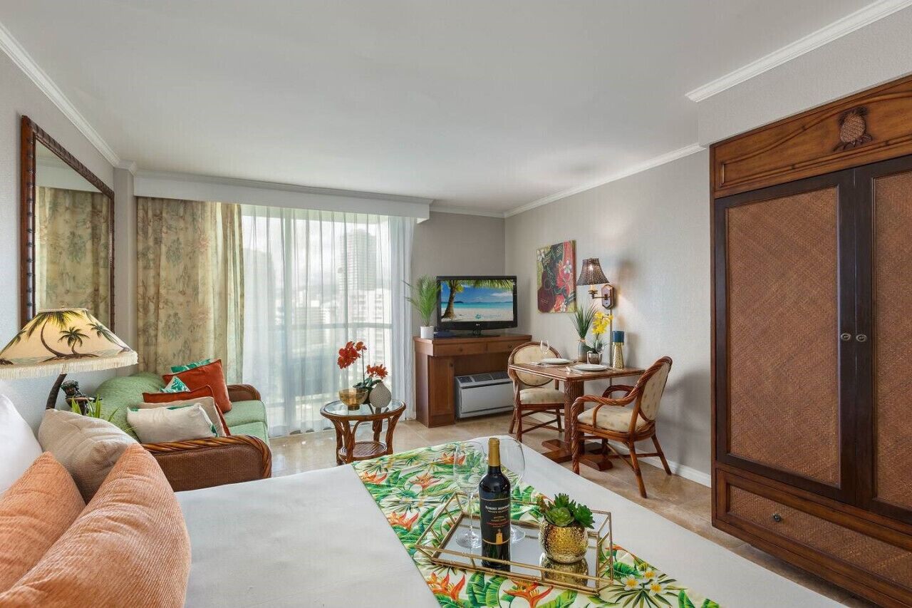 Waikiki Cozy And Spacious Studio With Balcony - Fort DeRussy Beach Park