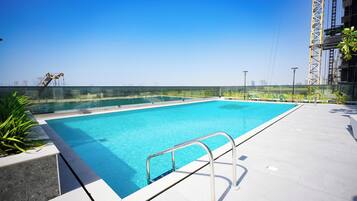 Apartamento Deluxe, Vista para a cidade | Piscina | Piscina exterior