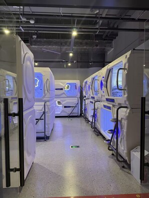 Quarto solteiro, para não fumantes | Roupa de cama, acesso para cadeiras de rodas