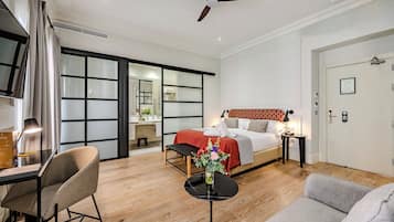 Quarto casal ou duplo luxo, sacada | Wi-Fi de cortesia