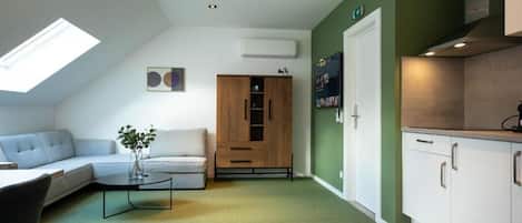 Suite Deluxe, não fumadores | Sala de estar | Smart TV de 32 polegadas com canais digitais, Netflix