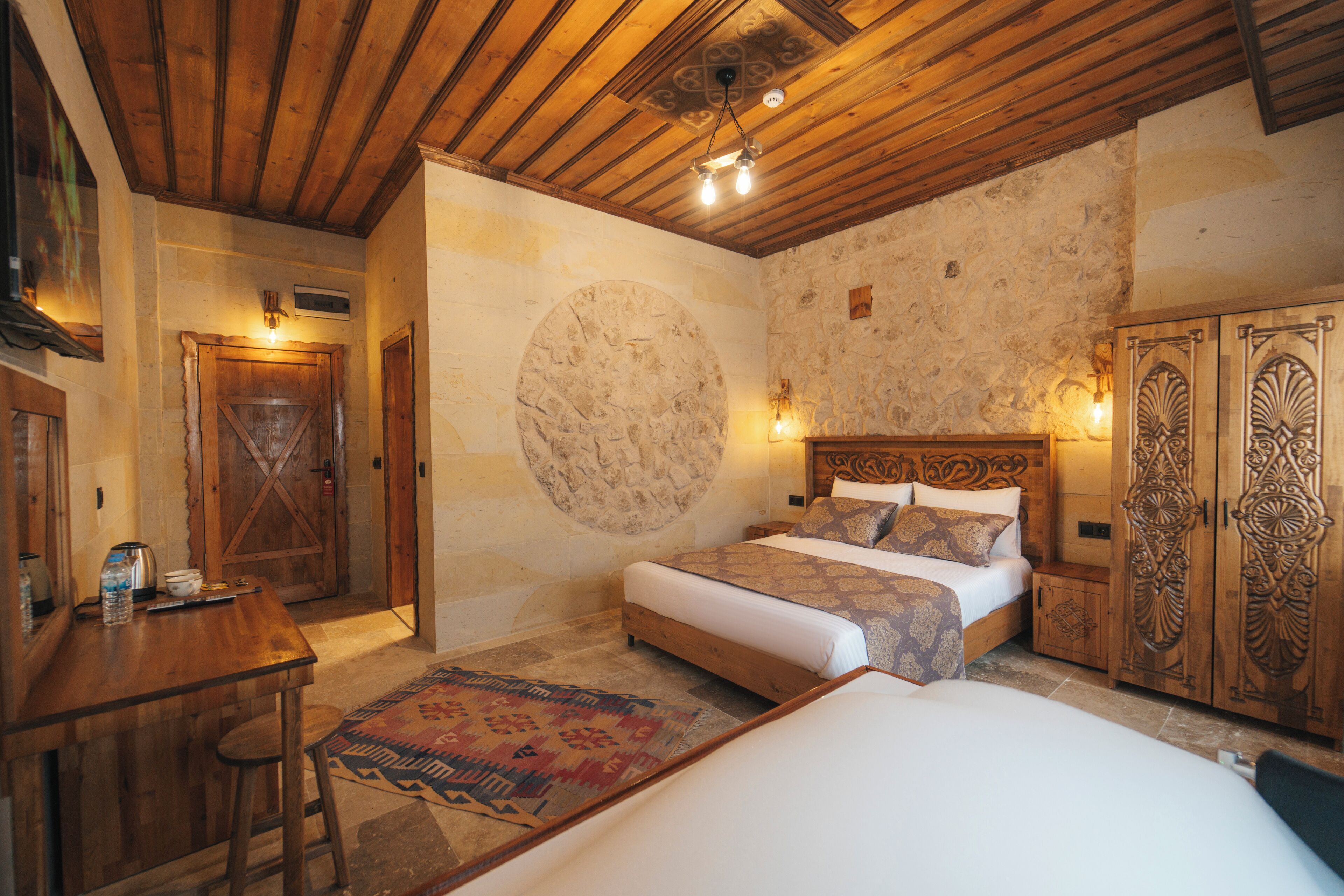 Quarto júnior | Roupas de cama premium, frigobar (abastecido com alguns itens grátis)