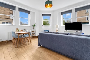 Apartamento, 2 quartos, acessível | Sala de estar