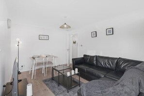 Apartamento, 2 quartos | Sala de estar