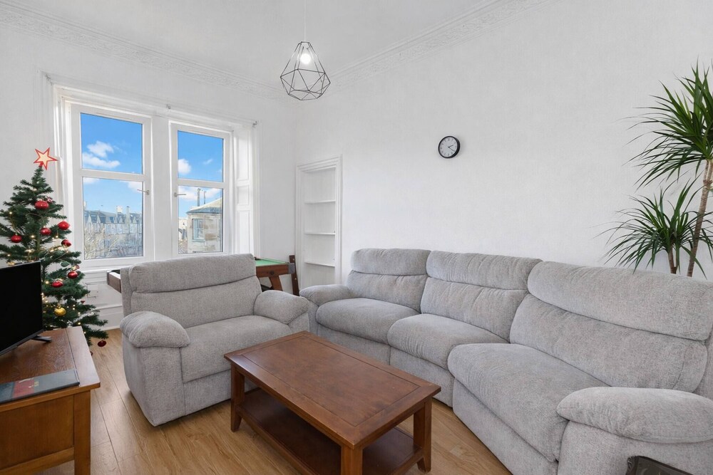 Bright 2 Bedroom Flat On Leith Walk - 