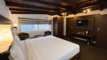 Quarto casal superior | Wi-Fi de cortesia, roupa de cama