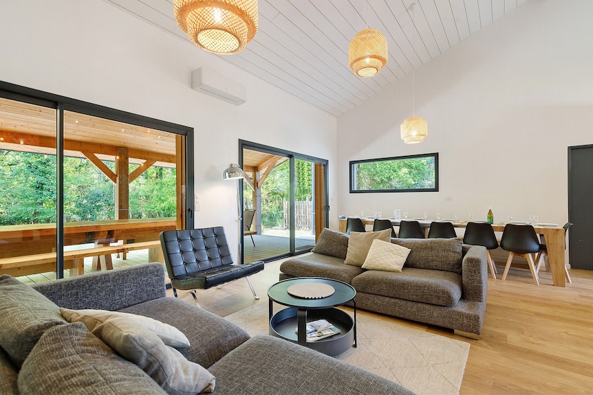 Maison De Vacances Avec Piscine Et Terrasse Avec Vue Sur La Forêt à 7 Km De La Plage De Montalivet - Vendays-Montalivet