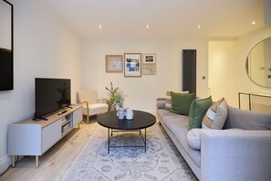 Apartamento, varanda | Área de estar
