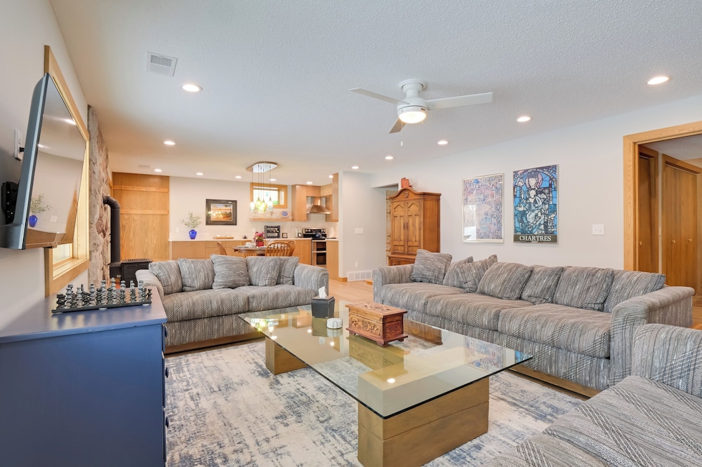 Lakeside Retreat In Hayward: Pet Friendly! - Winter