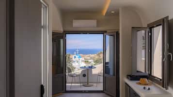 Deluxe Double or Twin Room with Hot Tub | Roupas de cama premium, cofres nos quartos, individualmente decorados
