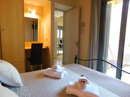 Quartos à prova de som, ferros/tábuas de passar roupa, Wi-Fi de cortesia