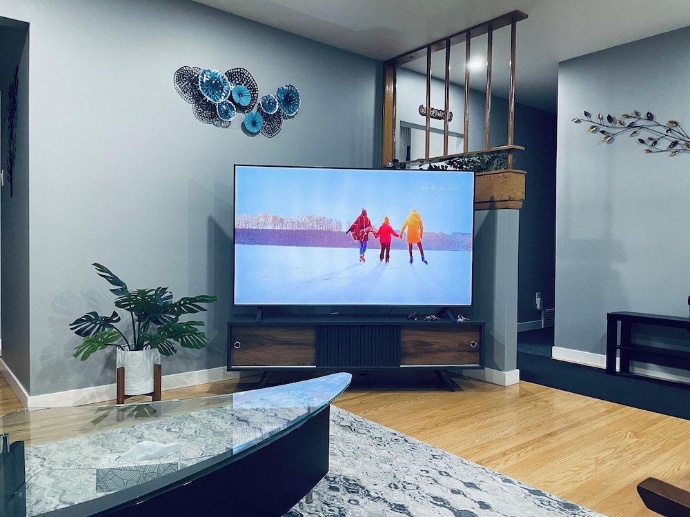 Shibly's Retreat 2 Close To West Edmonton Mall - Edmonton, Canada