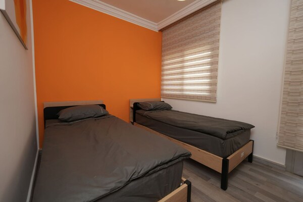 The Orange Apartment Badaro 3 Bdrm 24 7 Elect - Beirut