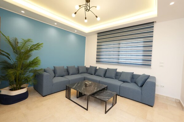 The Blue Apartment Badaro 3 Bdrm 24 7 Electric - Beirut