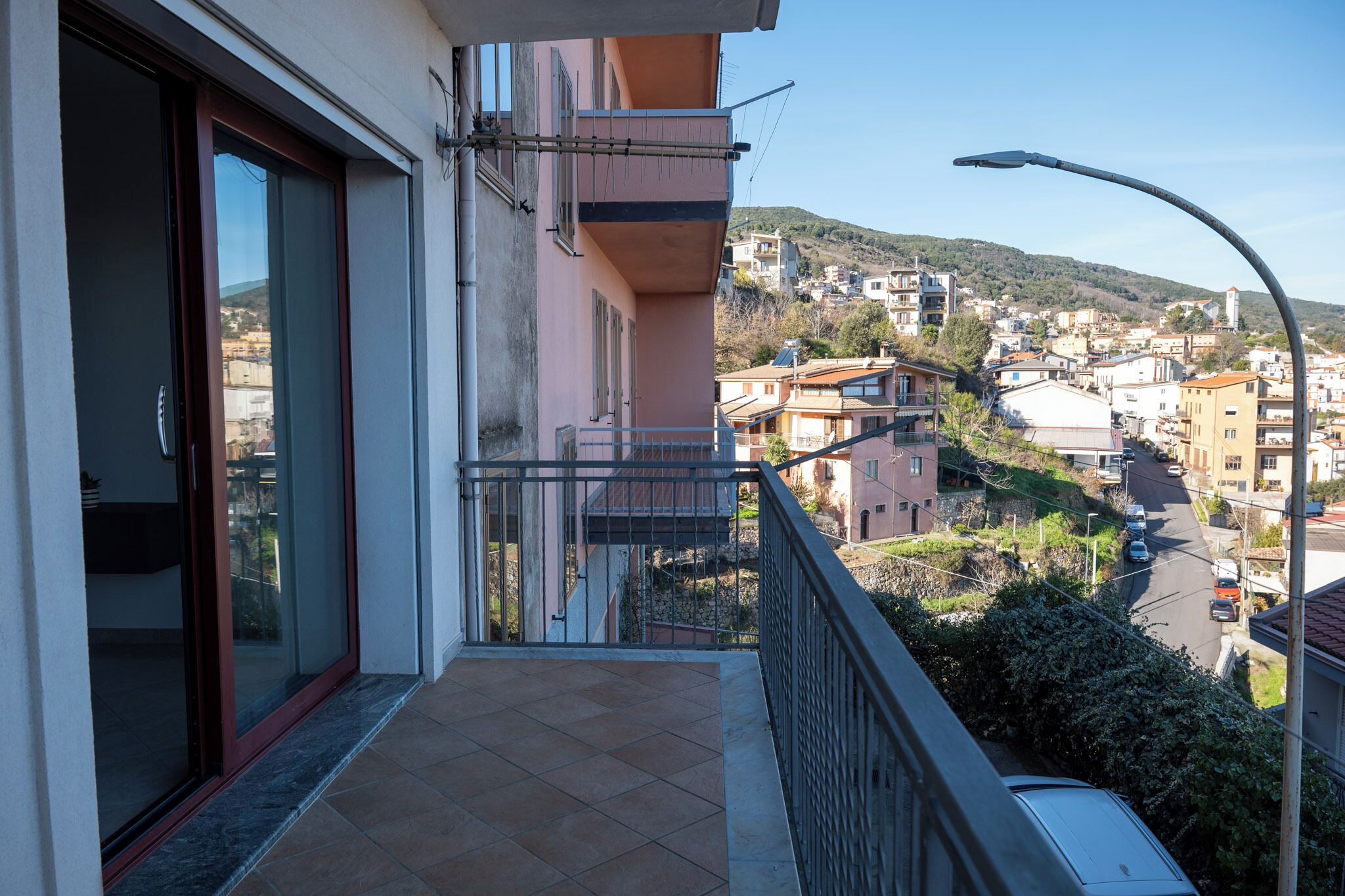 Apartamento em Condomínio Fechado, varanda | Terrenos do alojamento