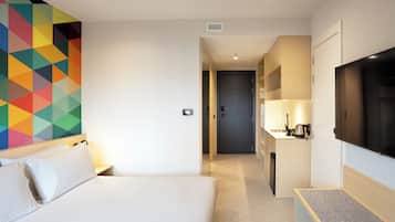 Quarto Duplo Standard | Cofre no quarto, secretária