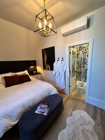 Quarto superluxo | Cortinas blackout, quartos à prova de som, ferros/tábuas de passar roupa