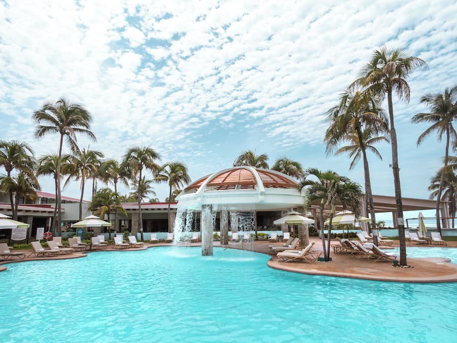 3 piscinas externas