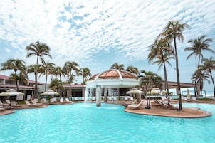 3 piscinas exteriores