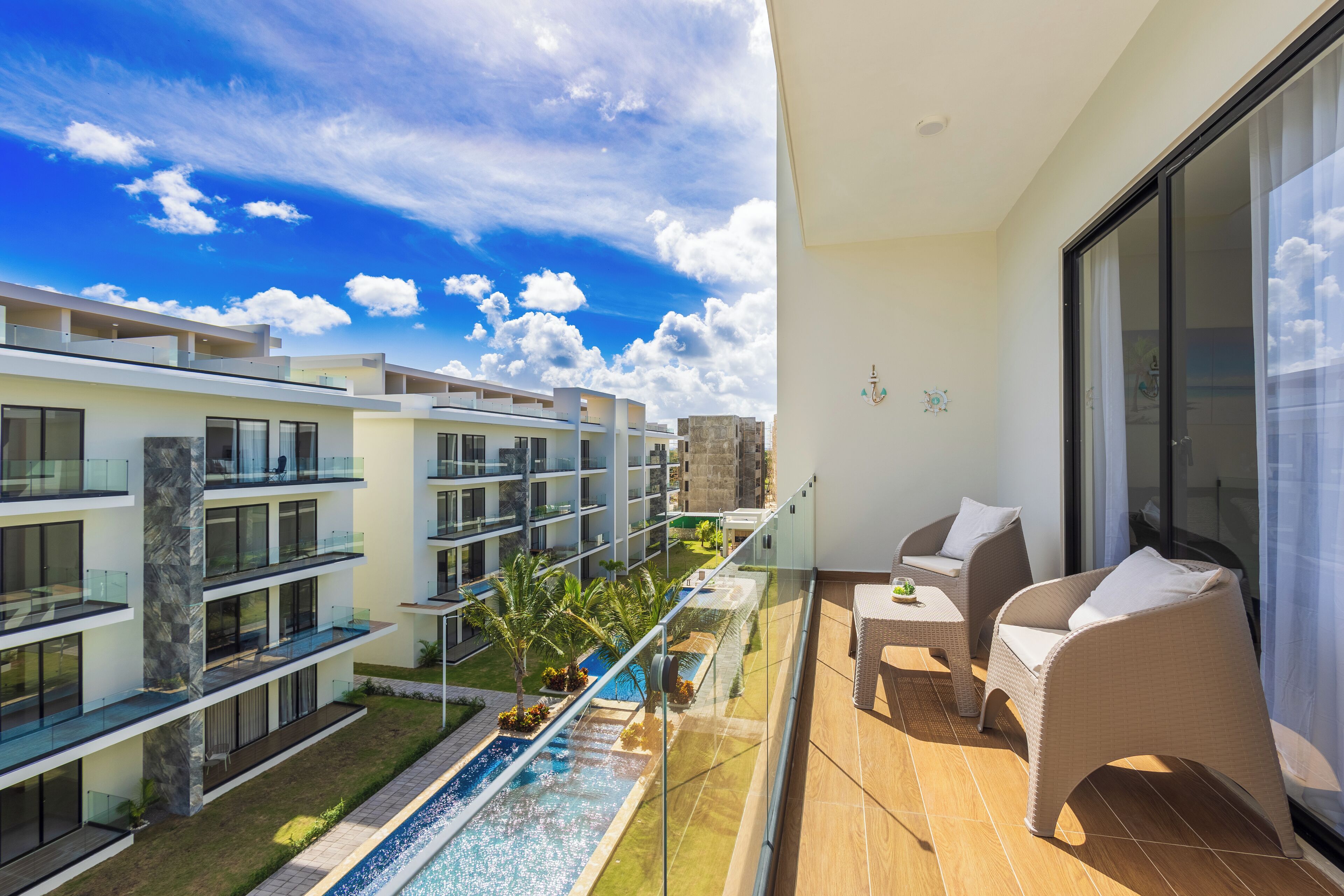 Apartamento Deluxe, vista para a piscina | Varanda