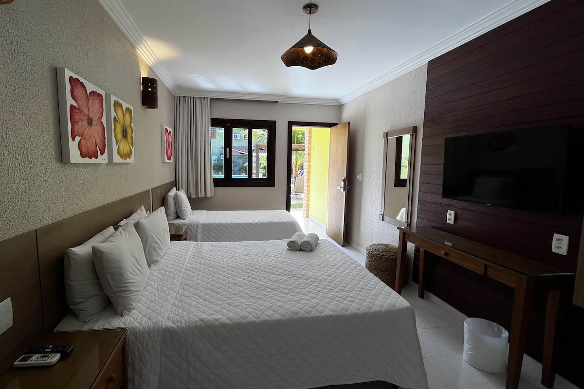 Quarto Triplo Deluxe, varanda, vista para a piscina | Wi-fi grátis
