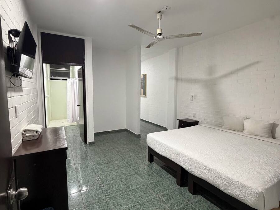 Quarto casal econômico | Espaço de trabalho para notebook