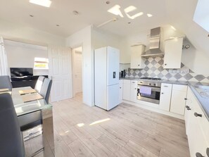 Apartamento Comfort, 3 quartos, varanda | Cozinha privada