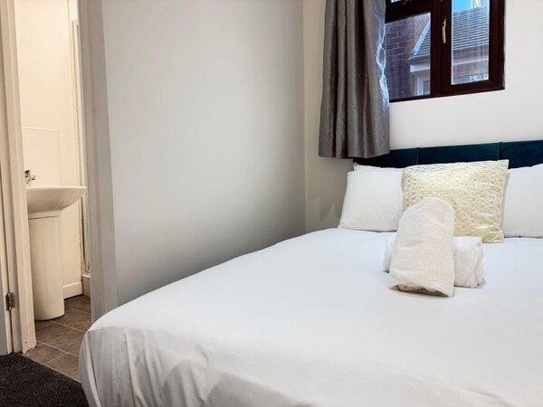 Ensuite Rooms Near Heathrow - Slough