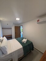 Apartamento família | Espaço de trabalho para notebook, Wi-Fi de cortesia