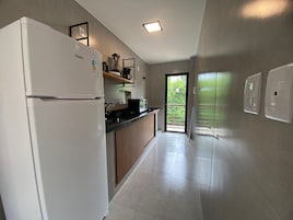 Apartamento | Cozinha privada | Frigobar, fogão, talheres/pratos/utensílios de cozinha