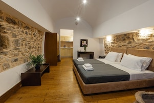 Standard twin room | Cofres nos quartos, Wi-Fi de cortesia