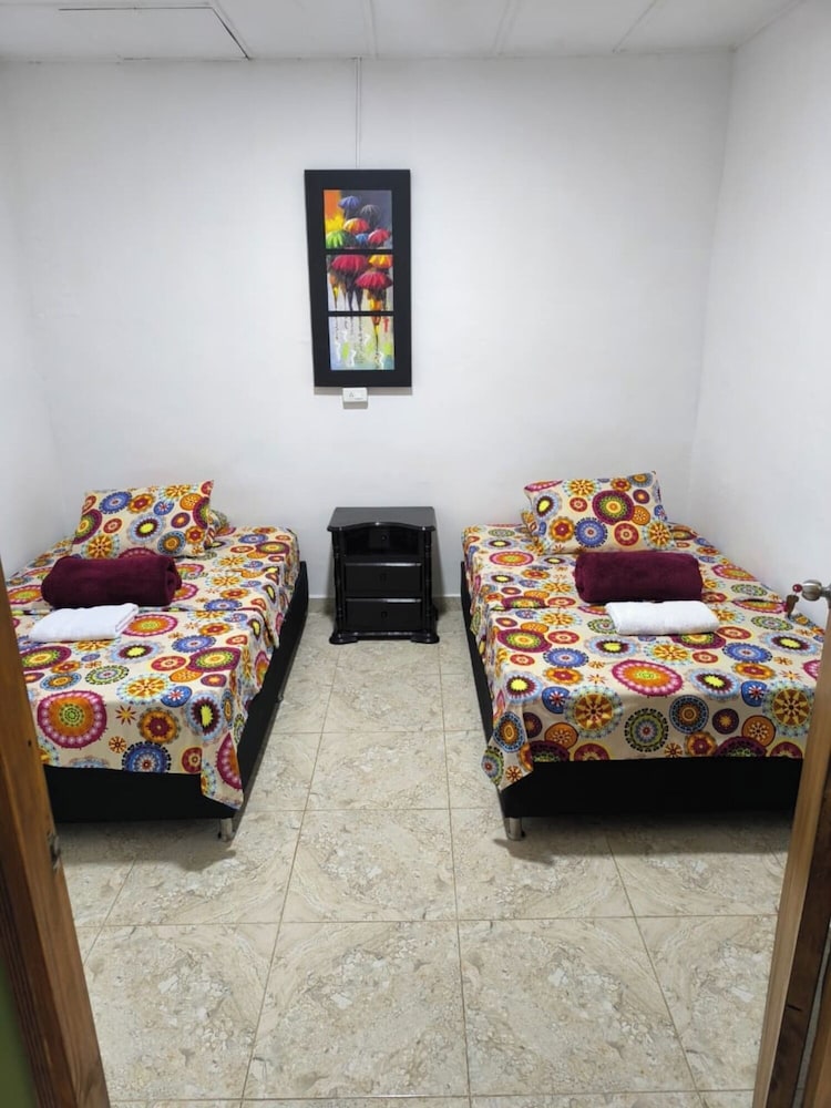 Oliva's House - Jardín