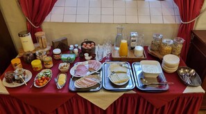 Café da manhã continental todos os dias mediante uma taxa