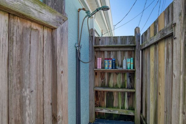 Sunrise Cottage Direct Oceanfront House - Ormond Beach, FL