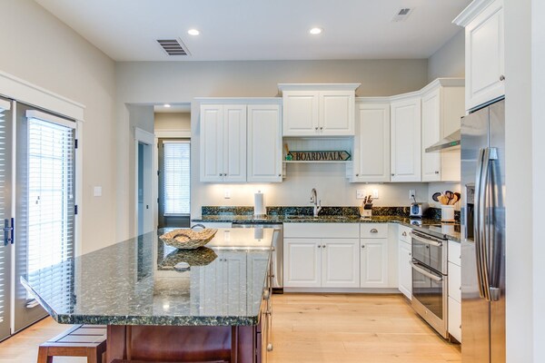 412b The Chesapeake House Spacious 4 Br Townhouse Walking Distance To The Beach - Virginia Beach, VA