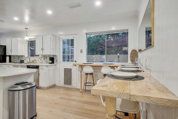4br 2b Home With Pool, Hot Tub, Fire Pit - Dallas, TX
